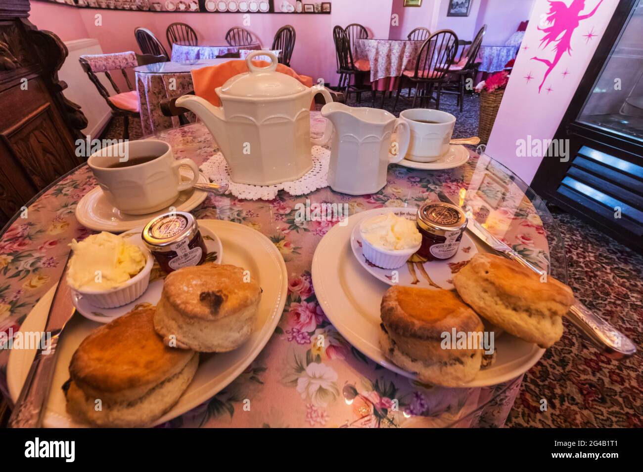 England, Isle of Wight, Old Shanklin Village, The Old Thatch Teashop ...