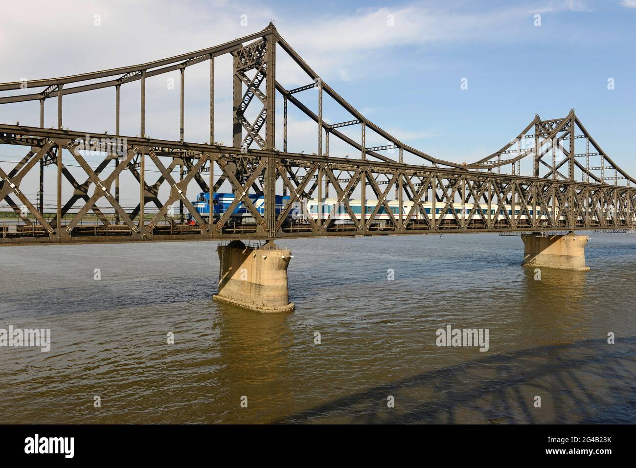 Sino korea friendship bridge hi-res stock photography and images - Alamy
