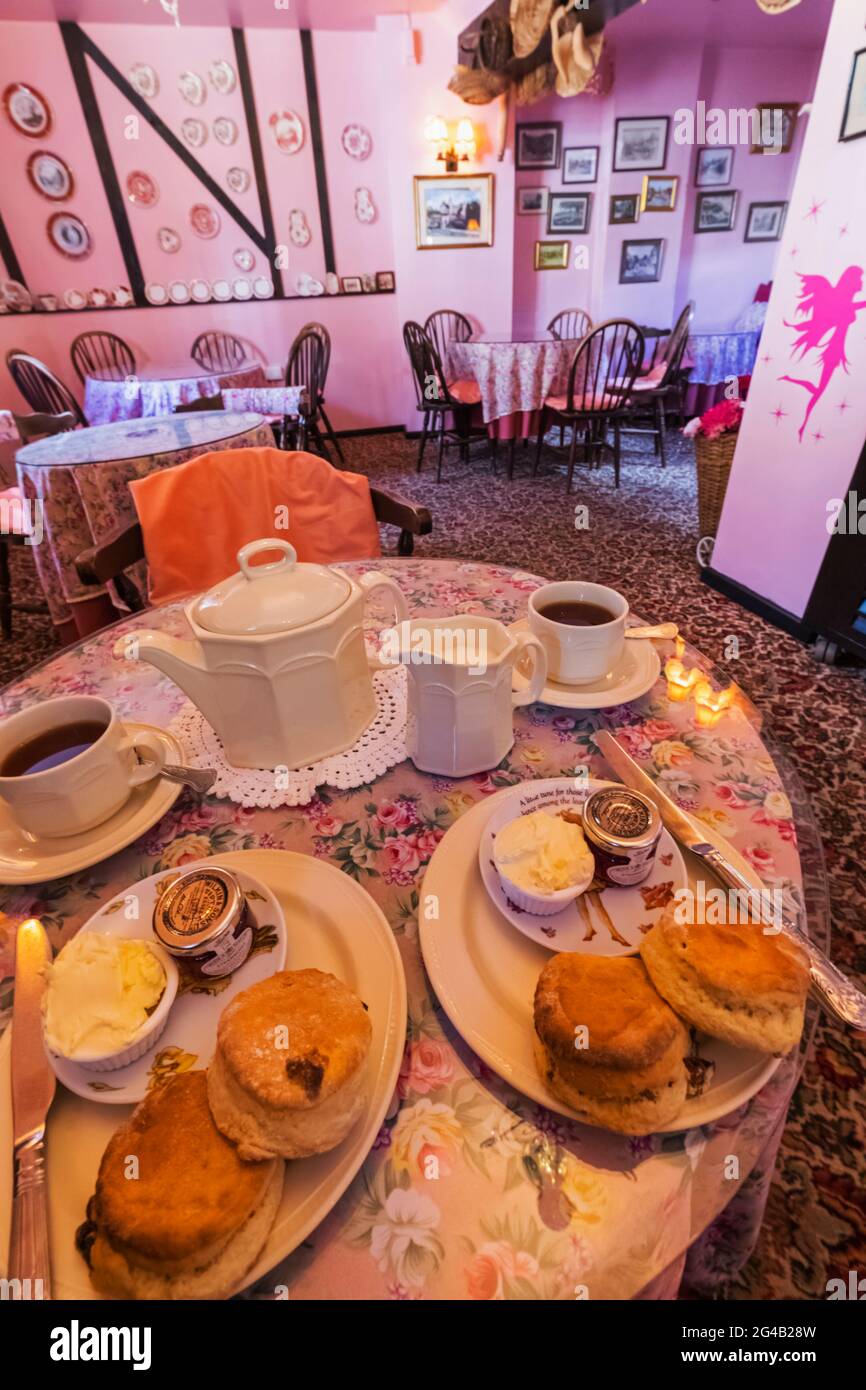 Old shanklin village hi-res stock photography and images - Alamy