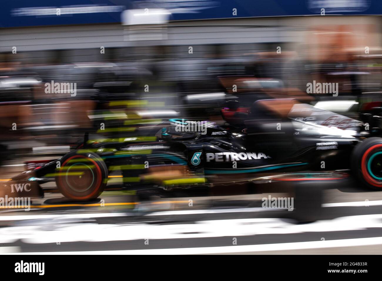 Mercedes pit crew lewis hamilton hi-res stock photography and images ...