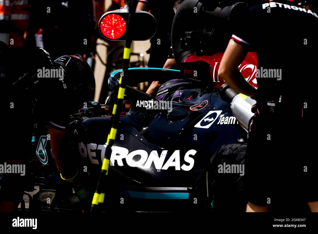 Mercedes pit crew lewis hamilton hi-res stock photography and images ...