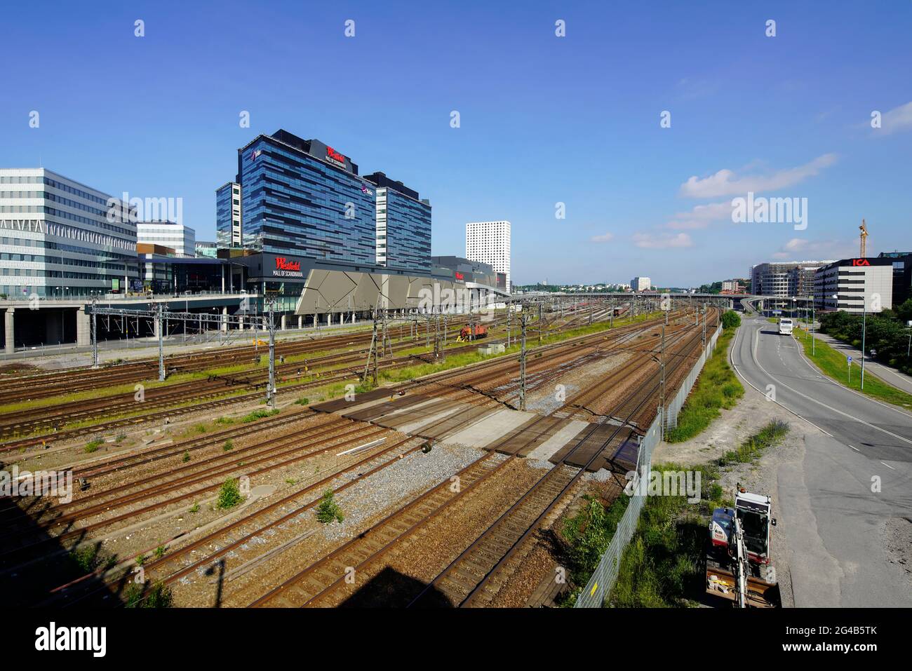 Architecture shopping mall and railway railway hi-res stock photography ...