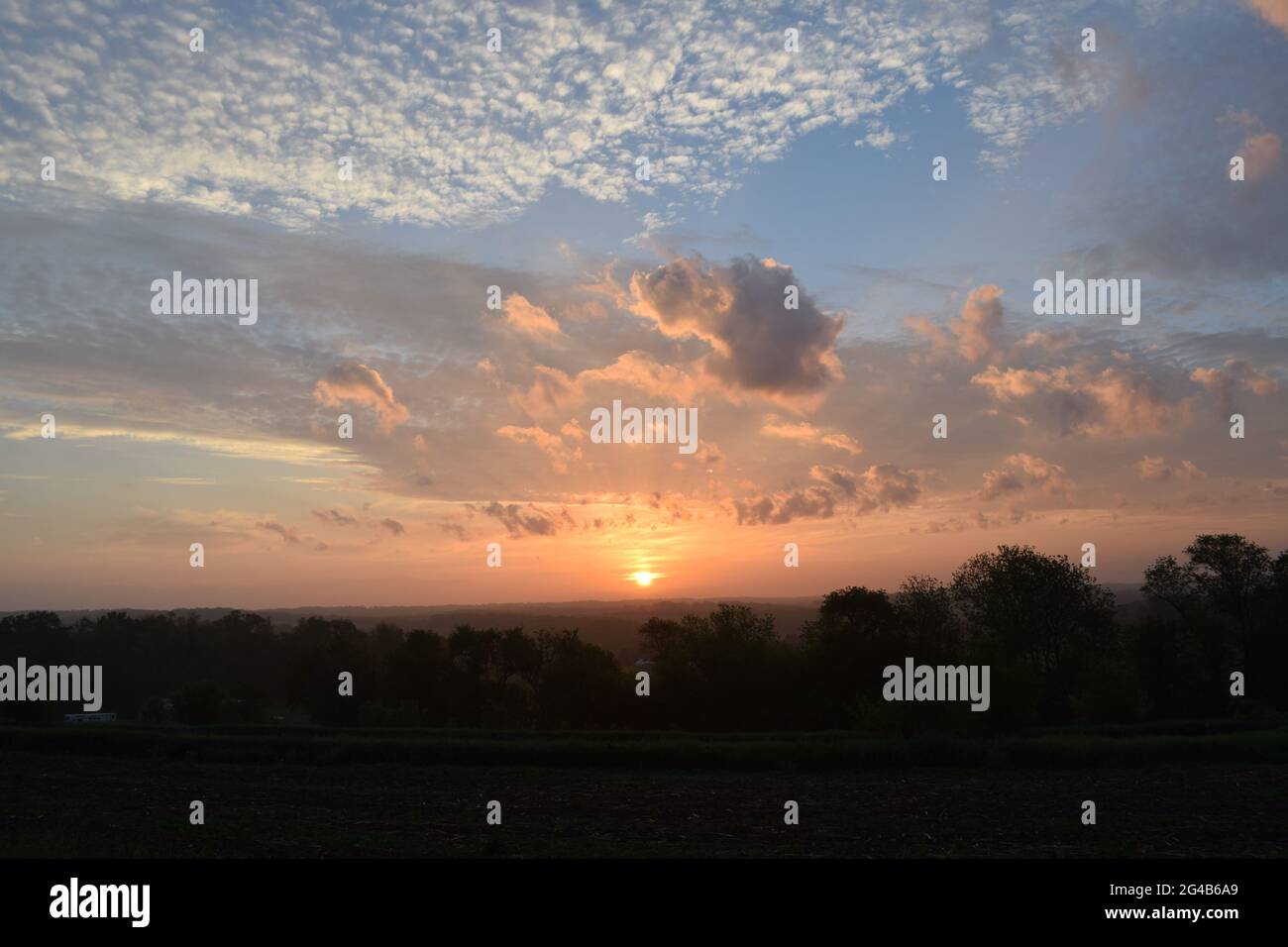 Stratus sunset hi-res stock photography and images - Alamy