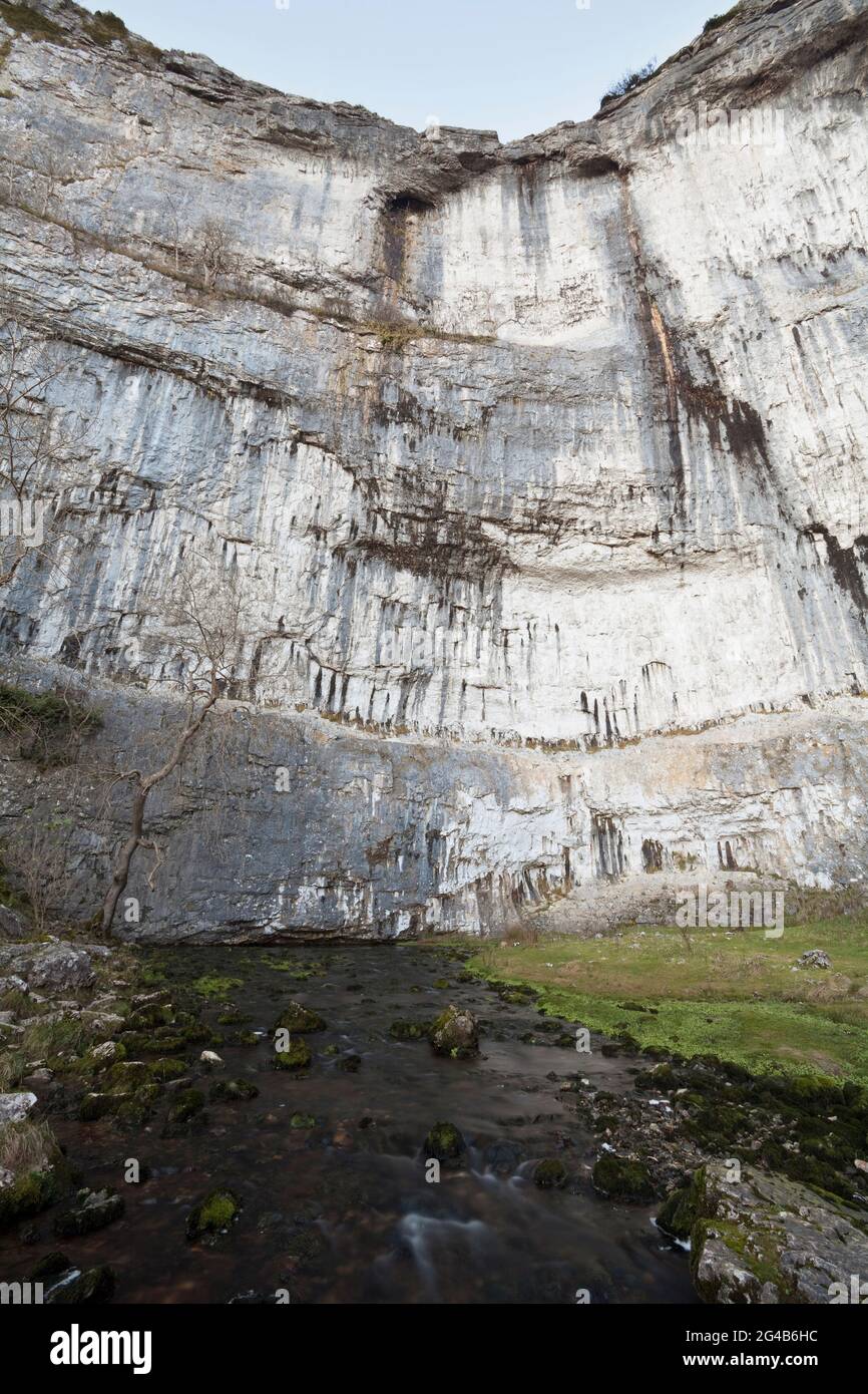 Malham Back and Malham Cove, Yorkshire Dales, UK Stock Photo - Alamy