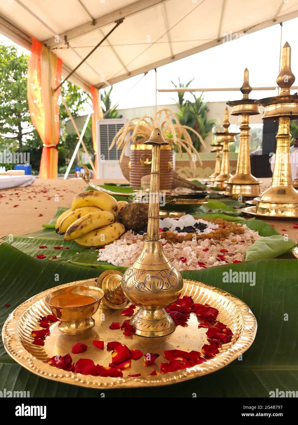 Traditional kerala hindu wedding hi-res stock photography and images ...