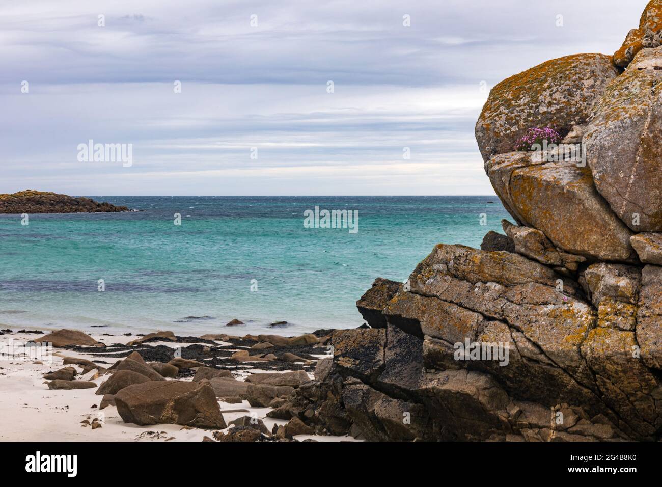 Rock on a white sand beach in Ile de Batz (Roscoff), Finistere ...