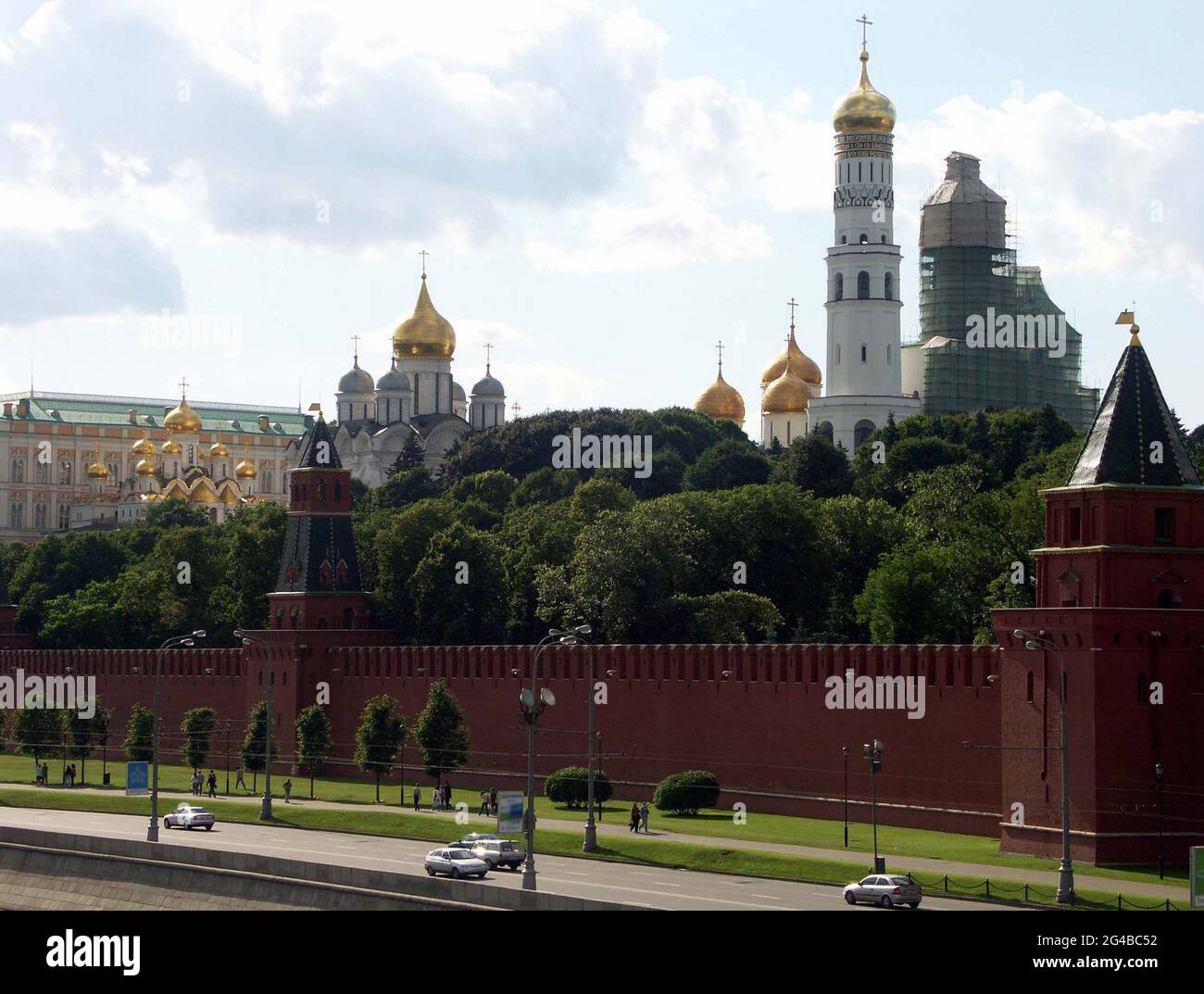 kremlin wall in moscow red square Stock Photo - Alamy