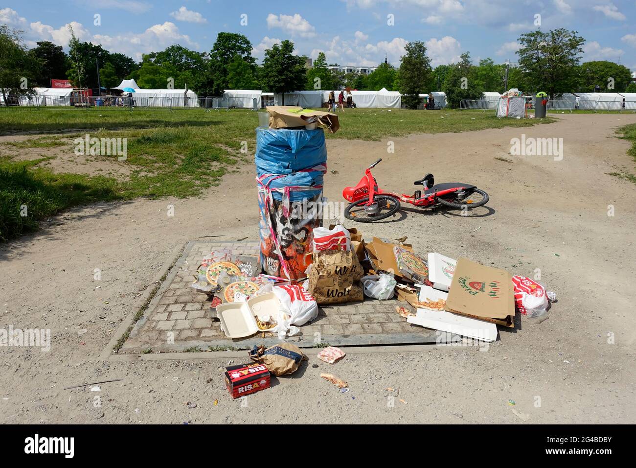 Mauerpark flea market in prenzlauer berg hi-res stock photography and ...