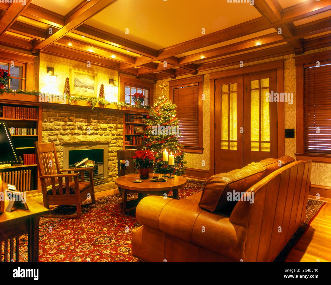 2006 HISTORICAL CRAFTSMAN HOME LIVING ROOM INTERIOR WITH CHRISTMAS TREE ...