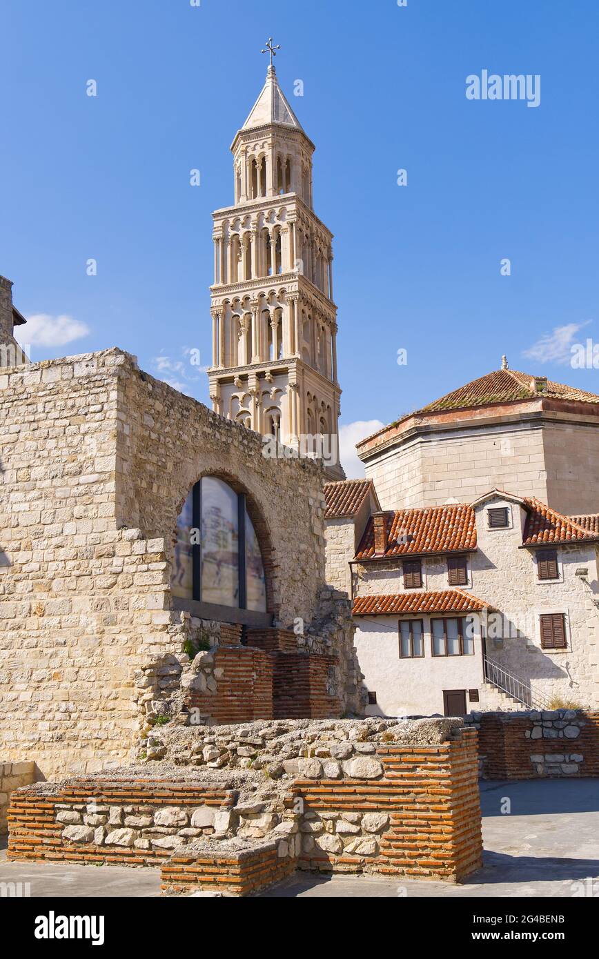 Split old tower hi-res stock photography and images - Alamy