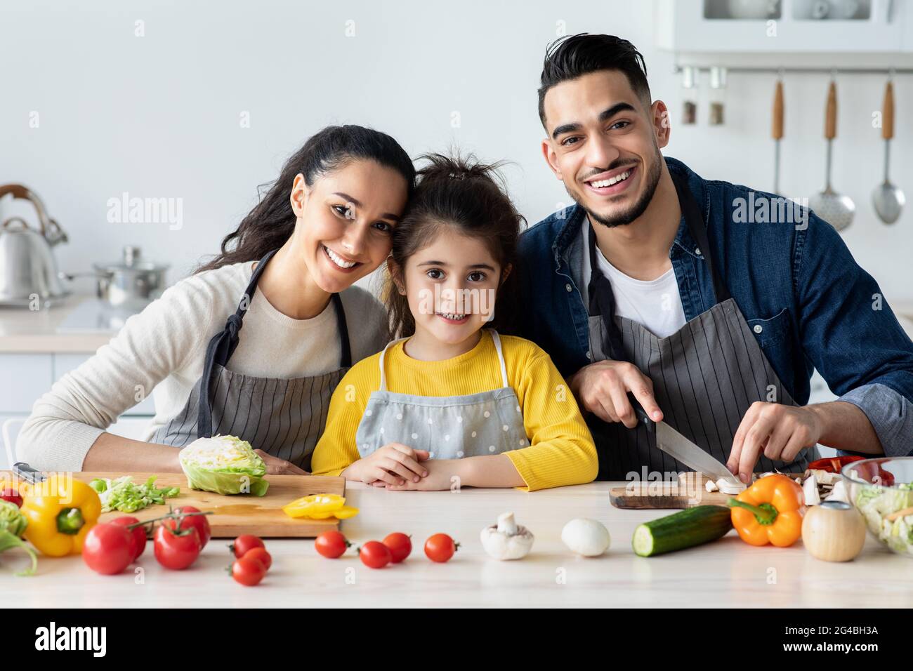 Middle eastern family dinner hi-res stock photography and images - Alamy