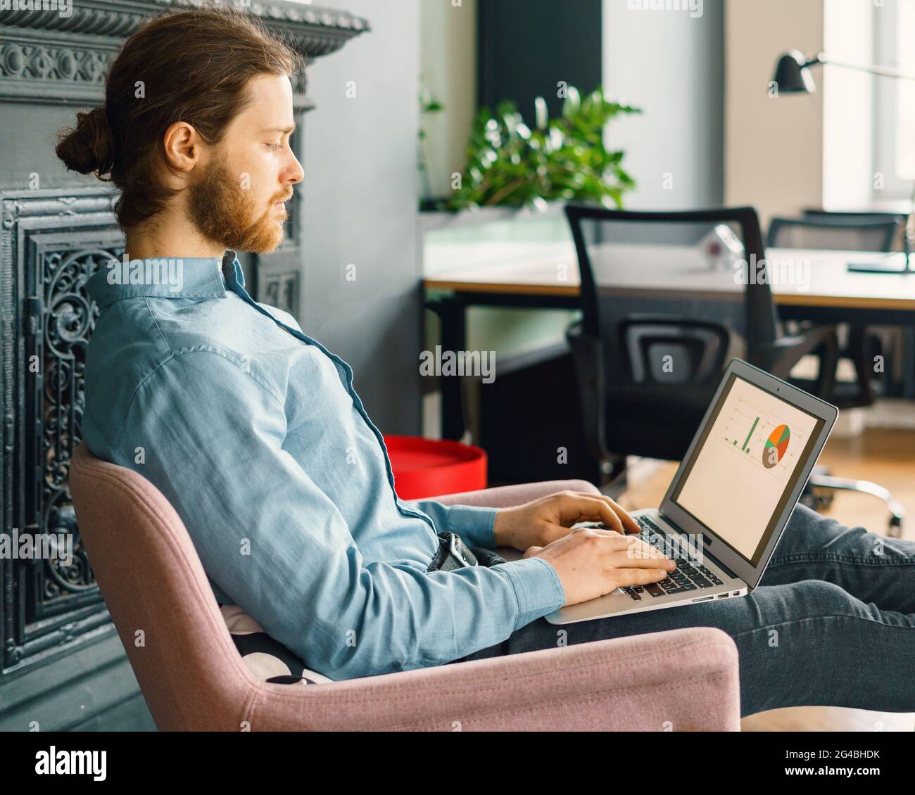 Young focused man trader working on laptop computer Stock Photo - Alamy Young focused man trader working on laptop computer Stock Photo - Alamy