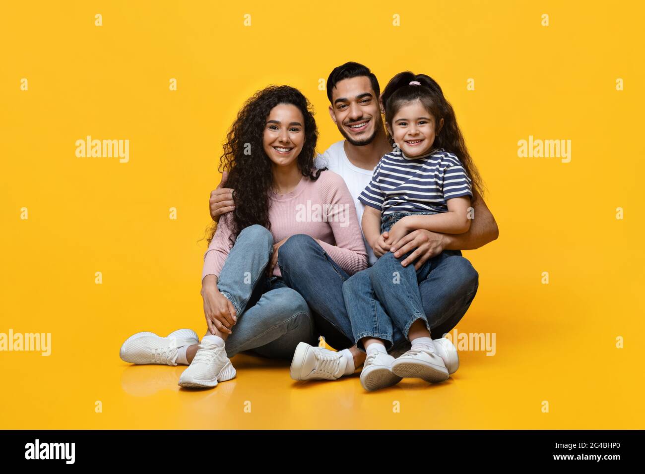 Happy middle eastern family hi-res stock photography and images - Alamy