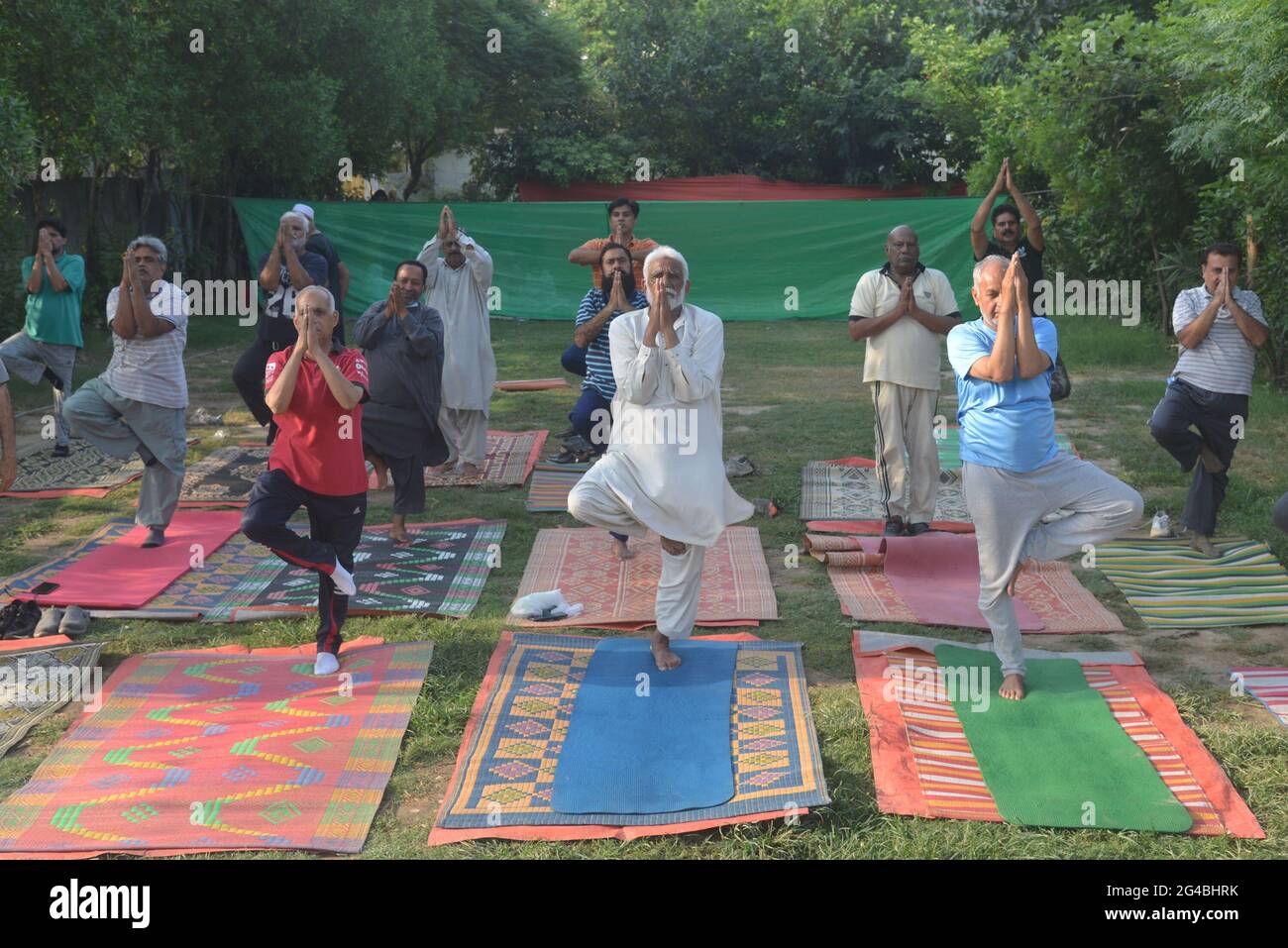 Lahore, Pakistan. 20th June, 2021. Pakistani people performing yoga ...