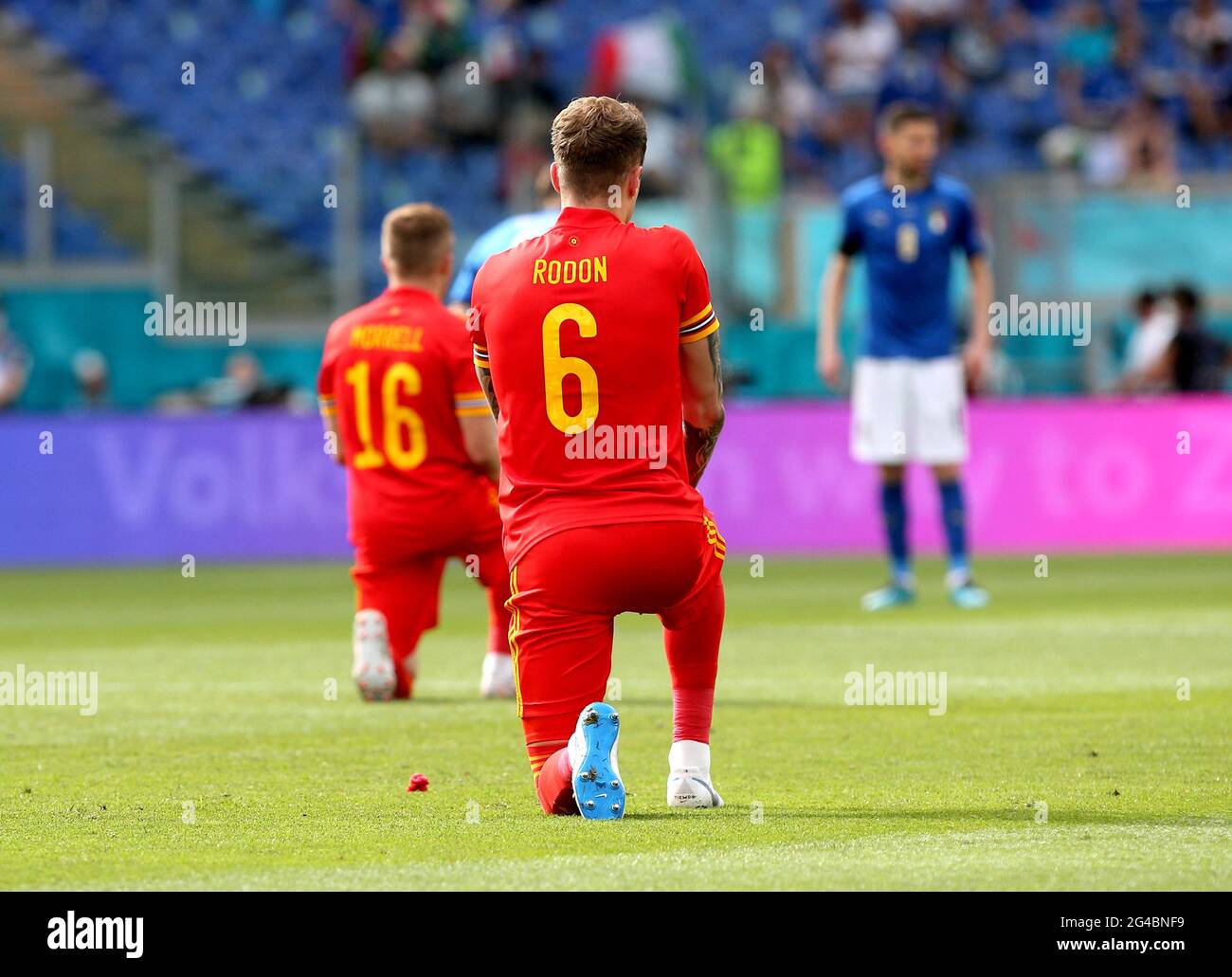 Euro 2021 takes the knee hi-res stock photography and images - Alamy