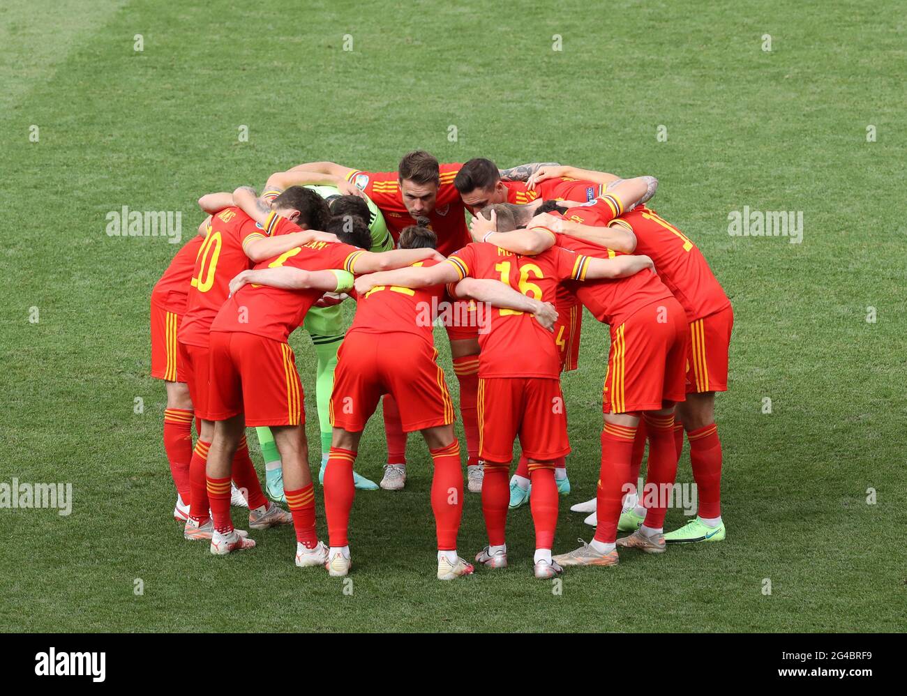 Pre match huddle hi-res stock photography and images - Alamy