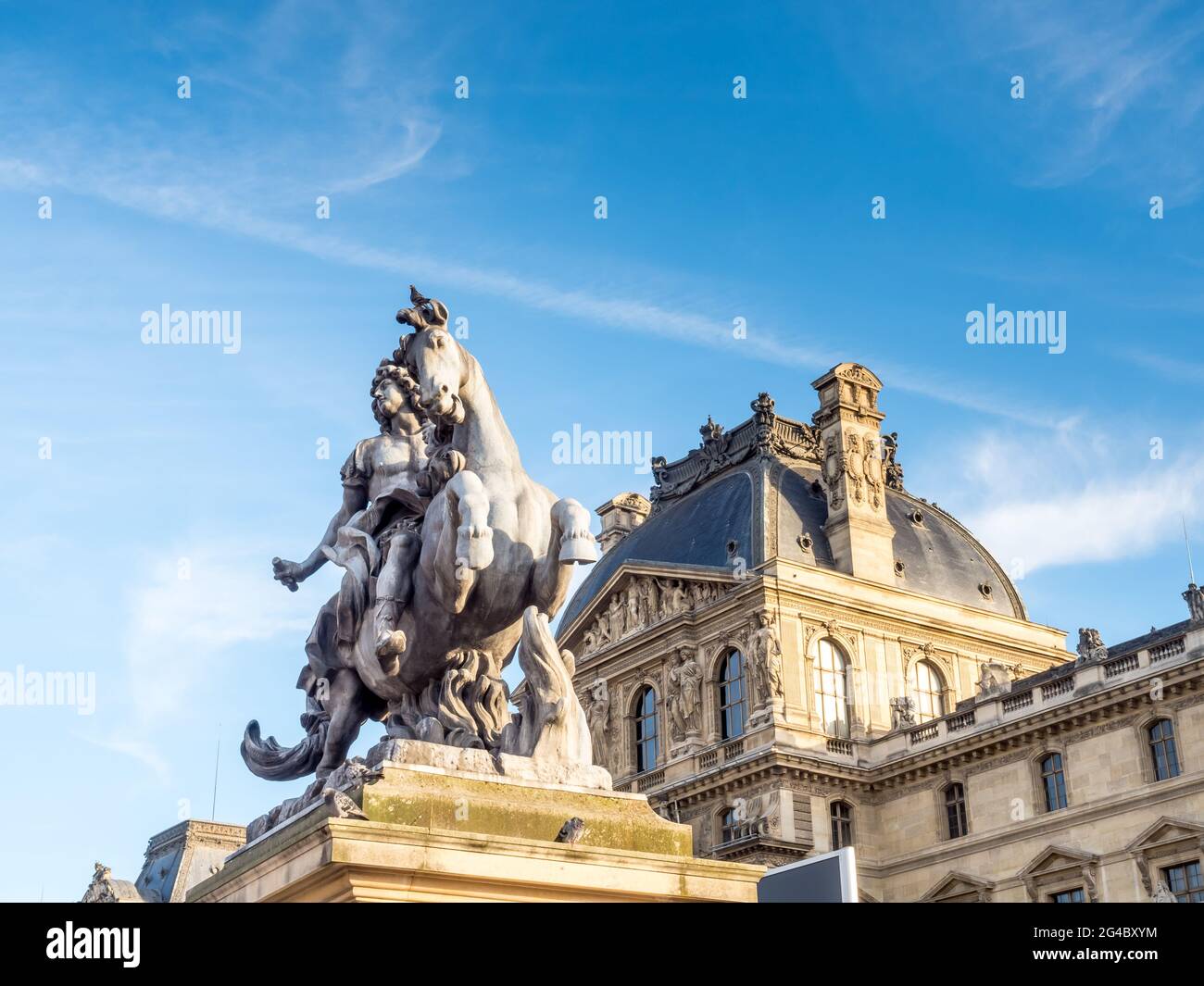 Louvre musuem hi-res stock photography and images - Alamy