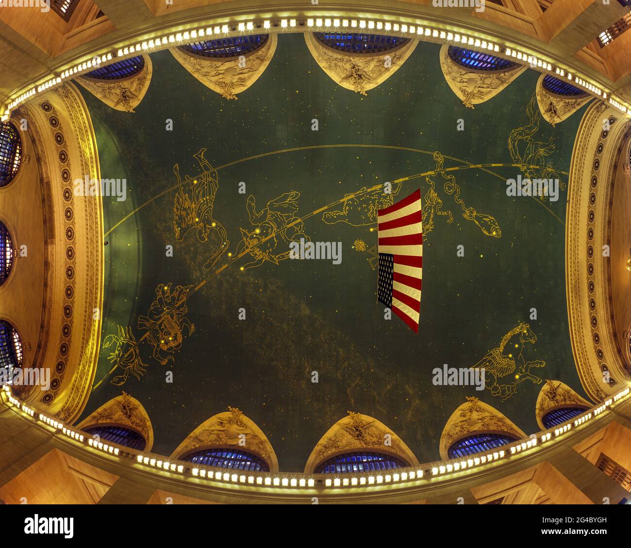 New york central station retro hi-res stock photography and images - Alamy