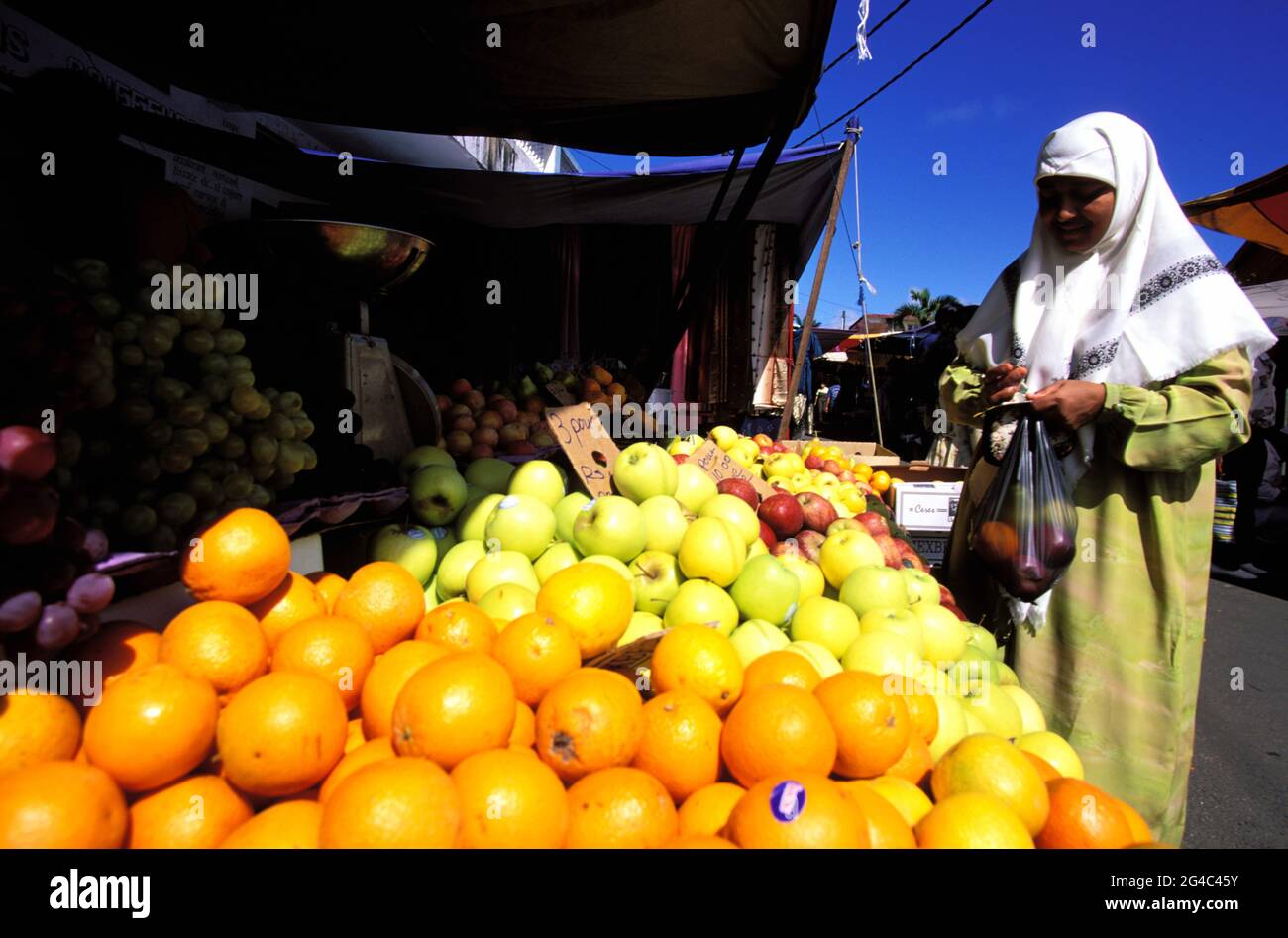 MAURITIUS. MUSLIM WOMAN Stock Photo - Alamy