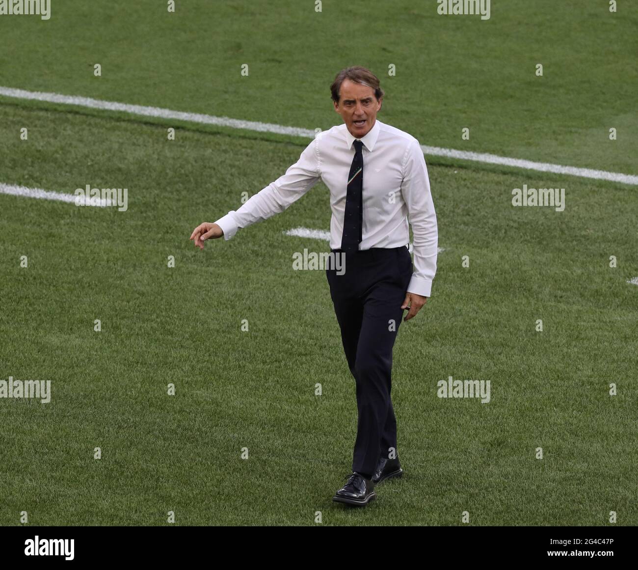 Roberto mancini euros hi-res stock photography and images - Alamy