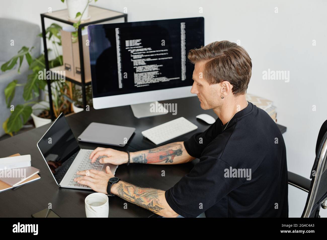 Developing software hi-res stock photography and images - Alamy