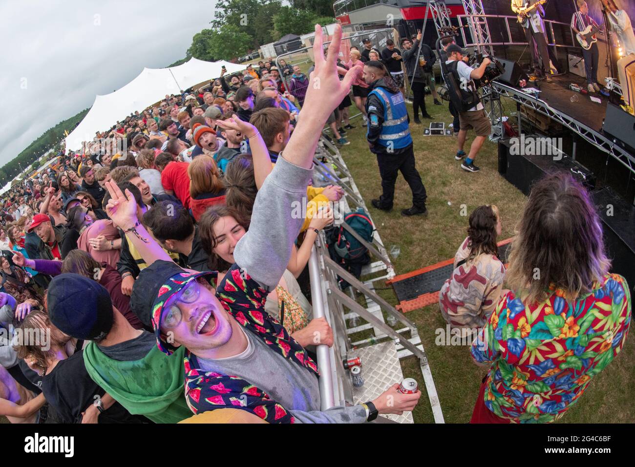 Crowd going wild hi-res stock photography and images - Alamy