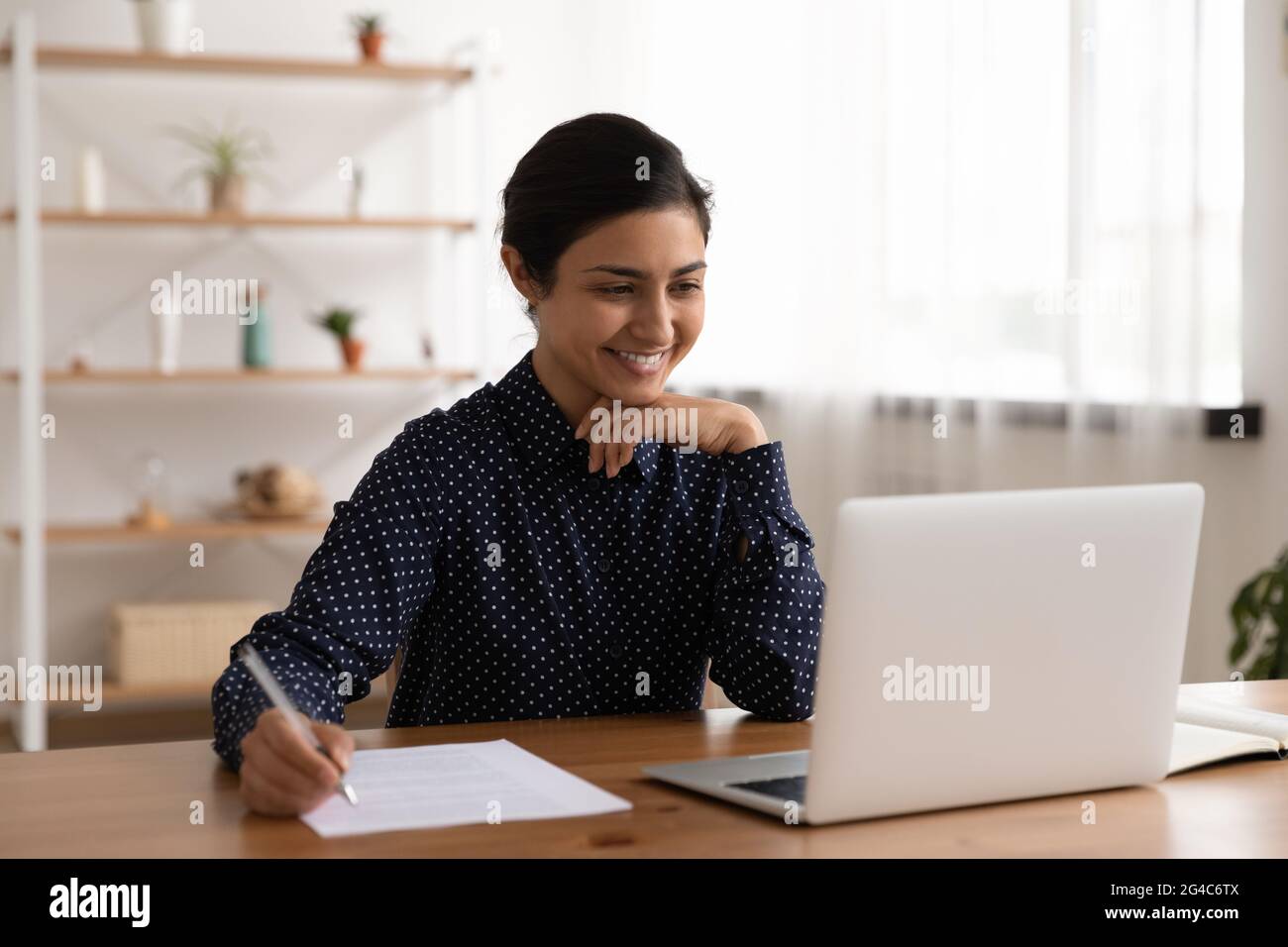 Indian female computer hi-res stock photography and images - Alamy