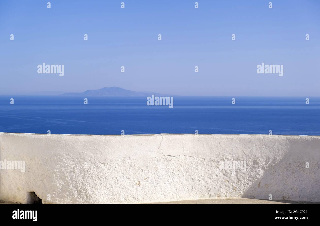 Parapet wall hi-res stock photography and images - Alamy
