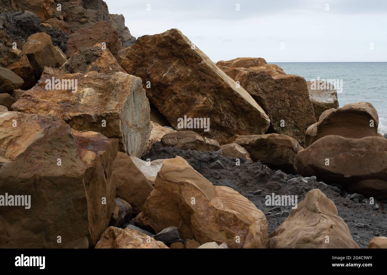 Dorset cliff rockfall hi-res stock photography and images - Alamy