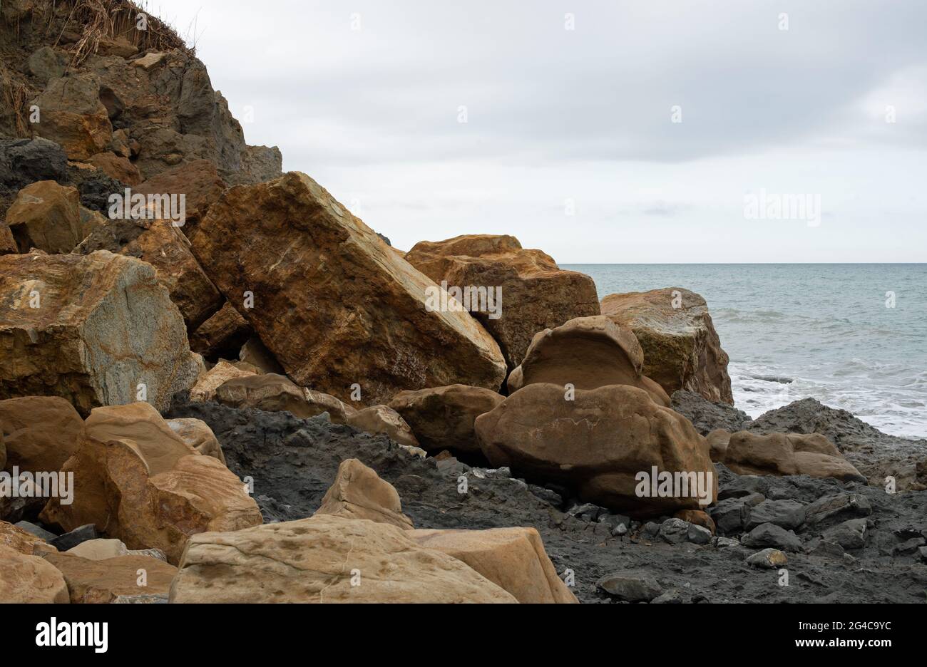 Jurassic coast cliff collapse hi-res stock photography and images - Alamy
