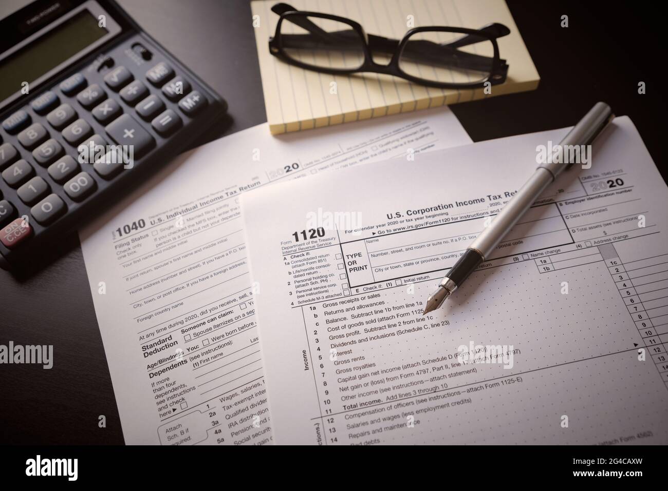2020 tax forms hi-res stock photography and images - Alamy