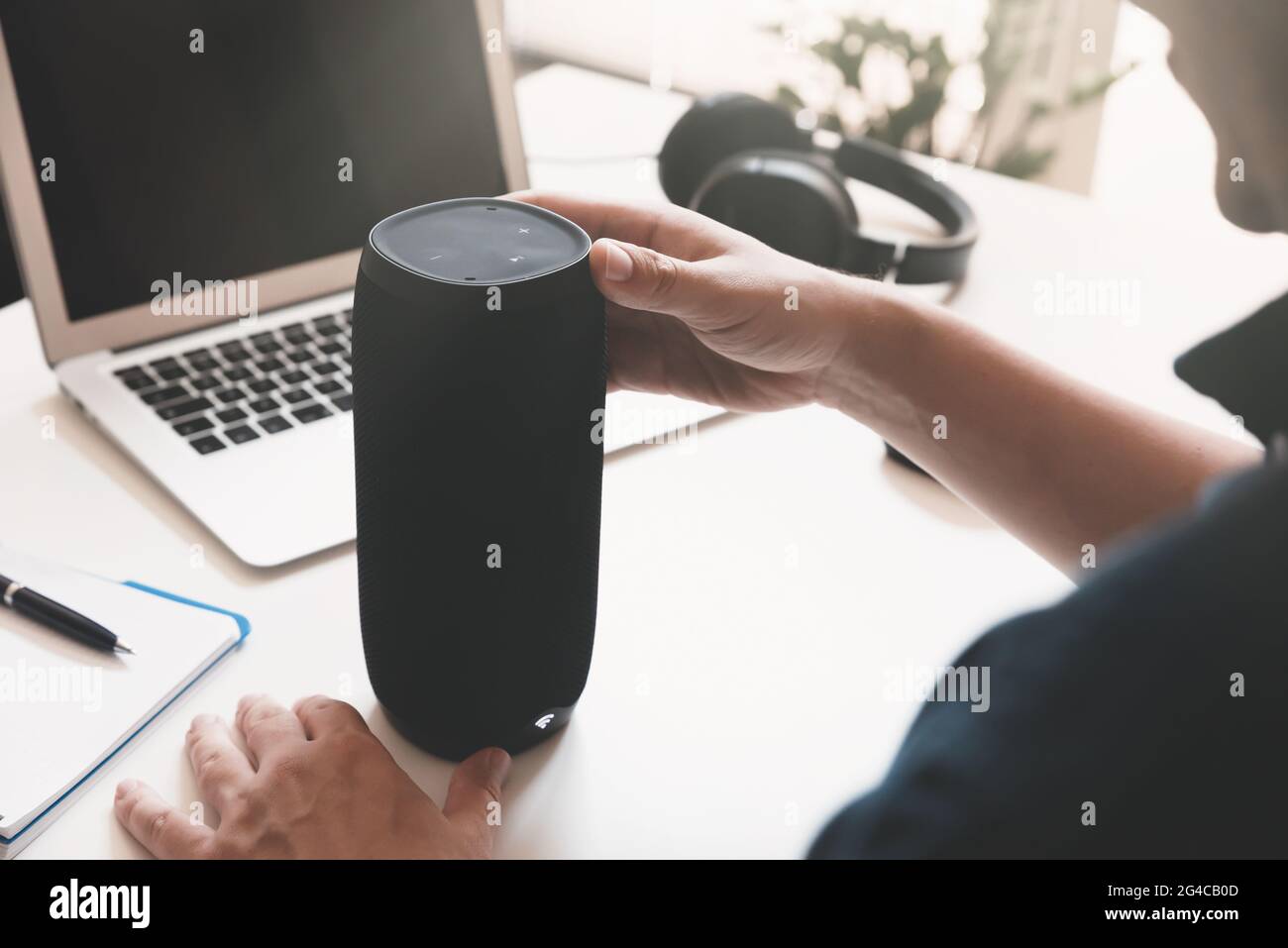 Using speaker hi-res stock photography and images - Alamy