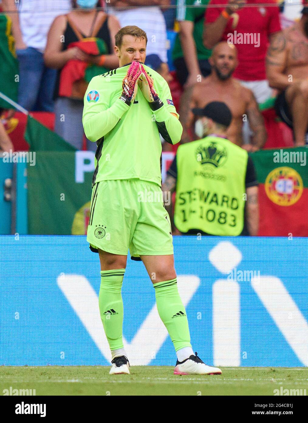 Ronaldo sad hi-res stock photography and images - Alamy