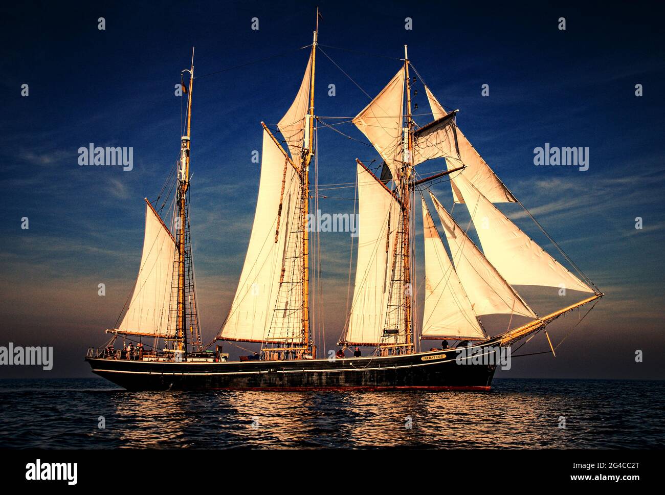 Tall sailing shiptall ship under full sail Stock Photo - Alamy