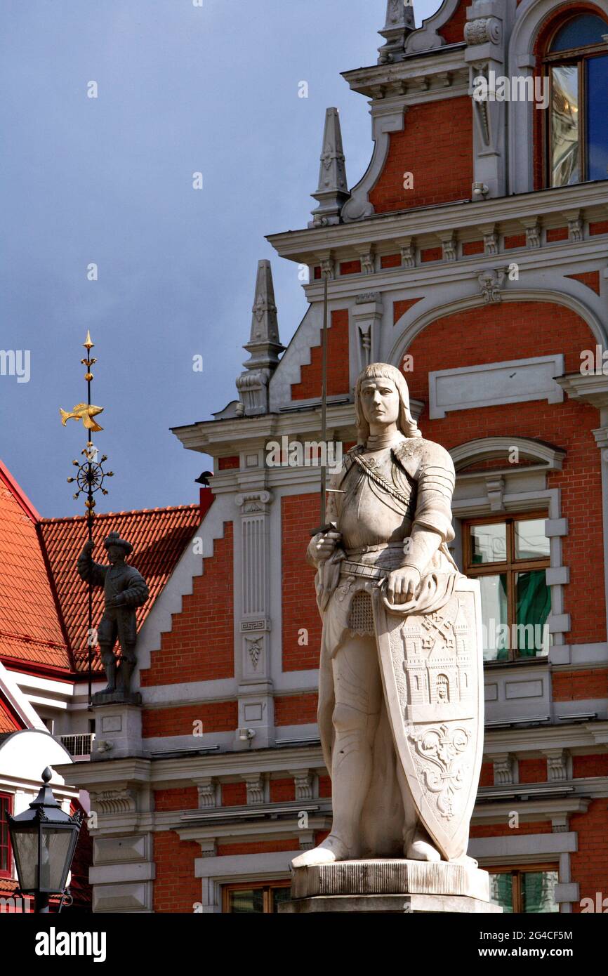 Statue on dome hi-res stock photography and images - Alamy