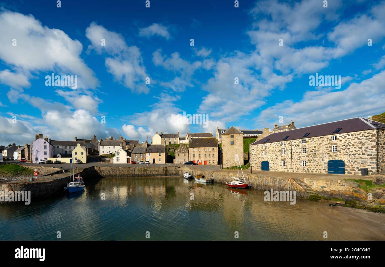 Portsoy harbour hi-res stock photography and images - Alamy