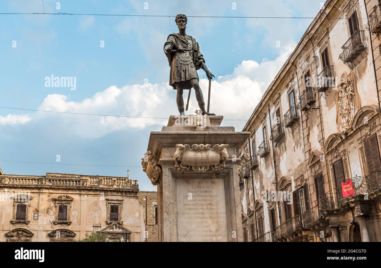 Statue sculpture palermo sicily hi-res stock photography and images - Alamy