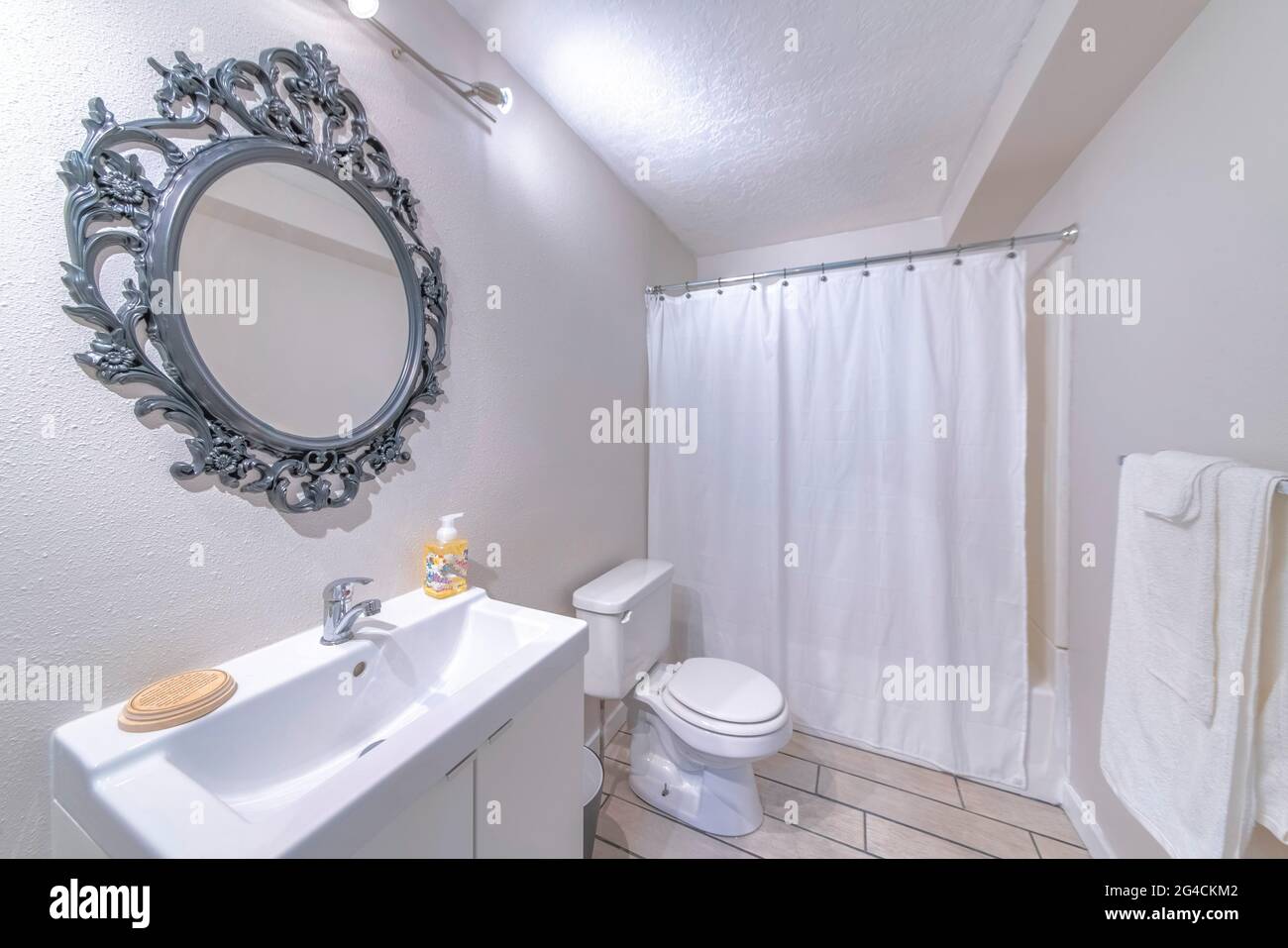 Toilet shaped house hi-res stock photography and images - Alamy