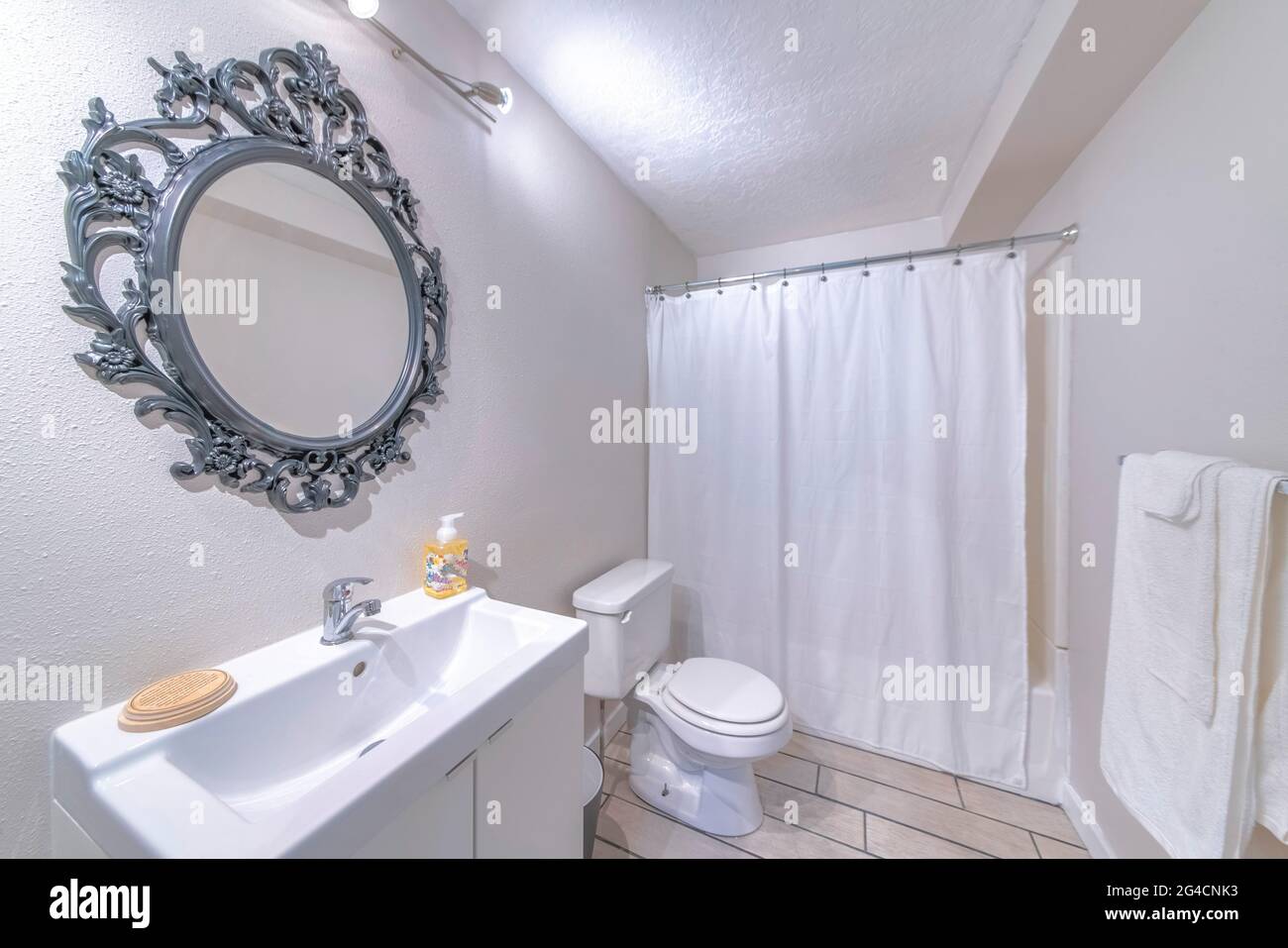 Toilet shaped house hi-res stock photography and images - Alamy