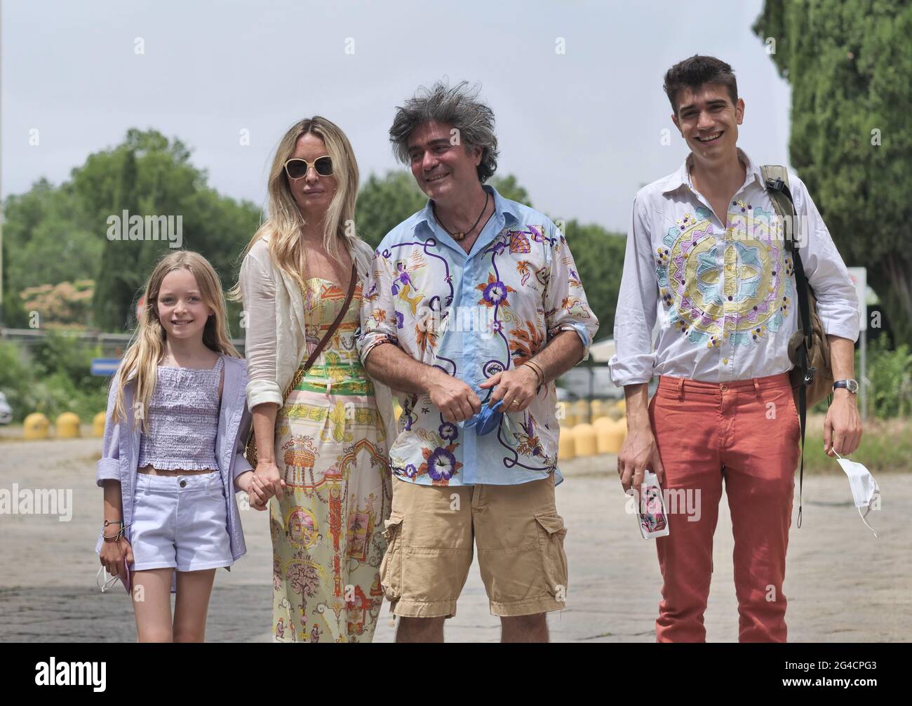 Kean Etro family posing for photographers after Etro Fashion show ...