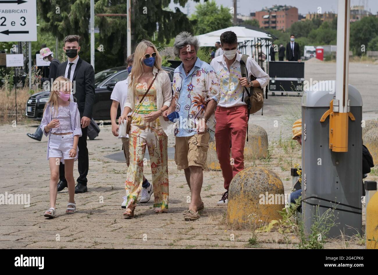 Kean Etro family posing for photographers after Etro Fashion show ...