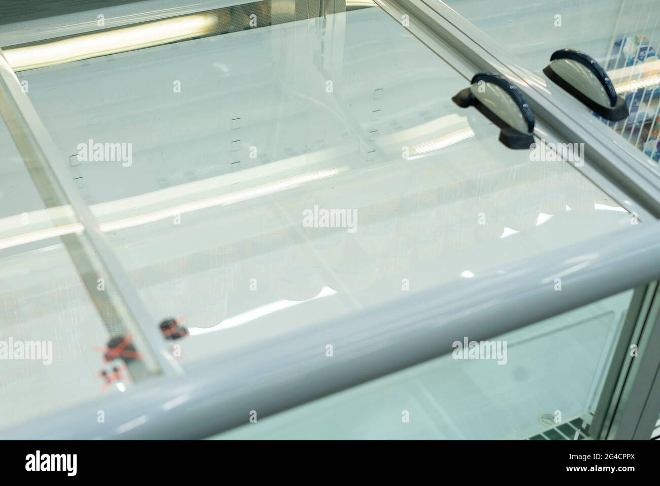 empty grocery store shelves, no food, crisis problems Stock Photo - Alamy