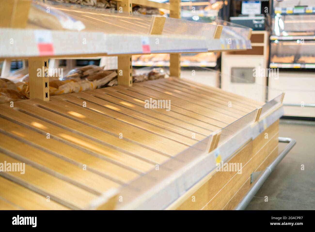 empty grocery store shelves, no food, crisis problems Stock Photo - Alamy