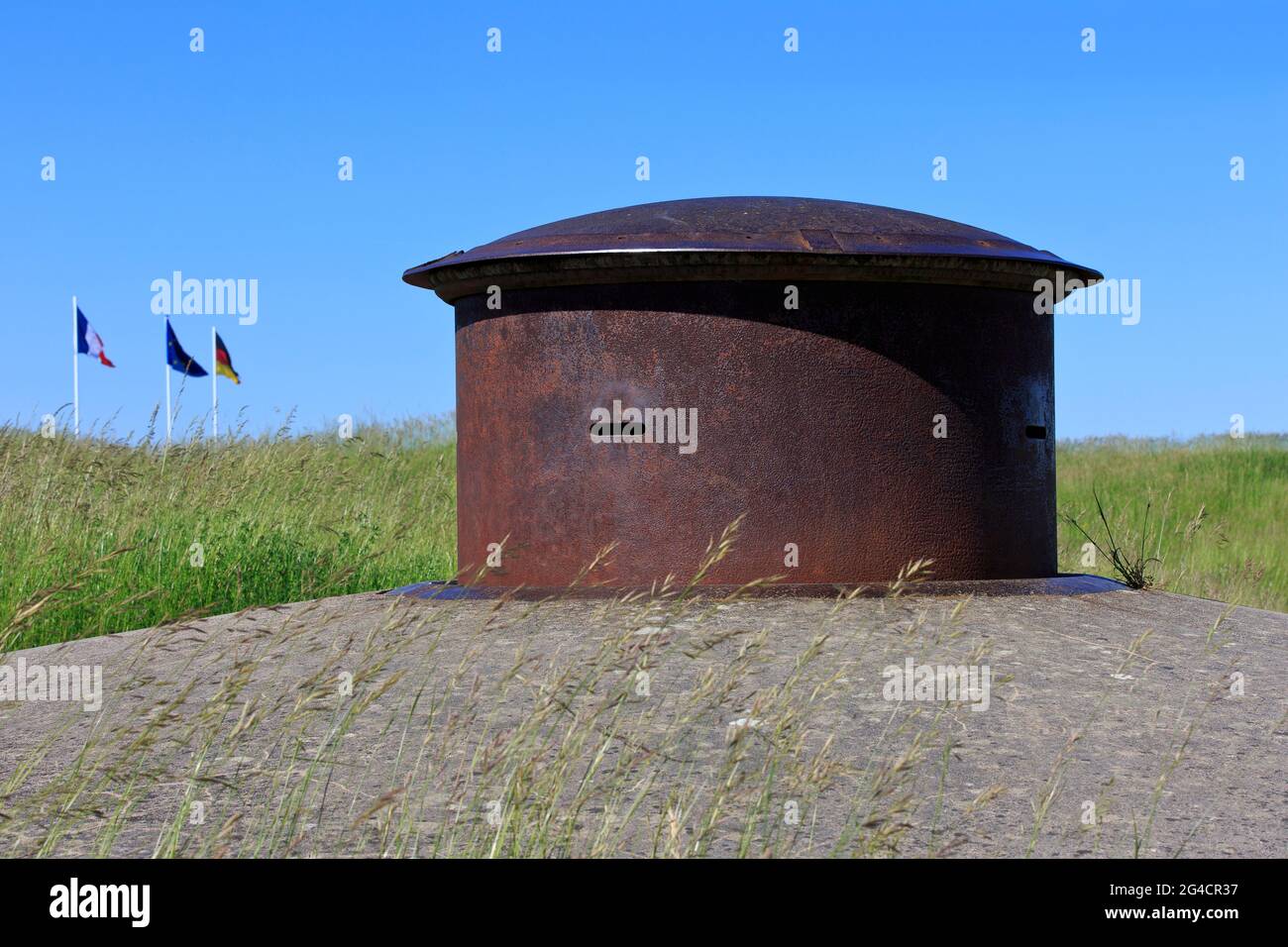A First World War machine gun turret at Fort Douaumont (Fort de ...