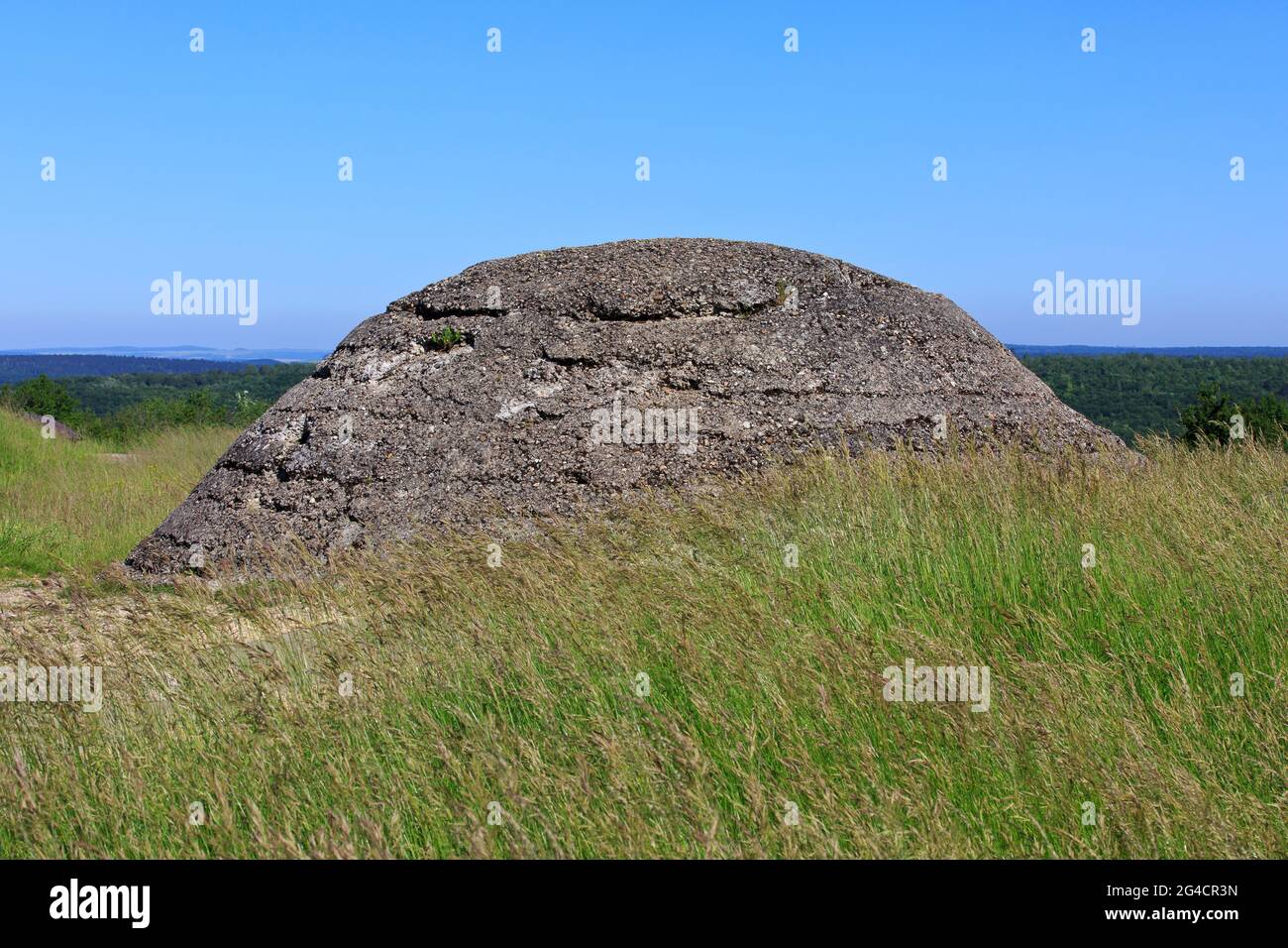 A First World War concrete machine gun turret at Fort Douaumont (Fort ...