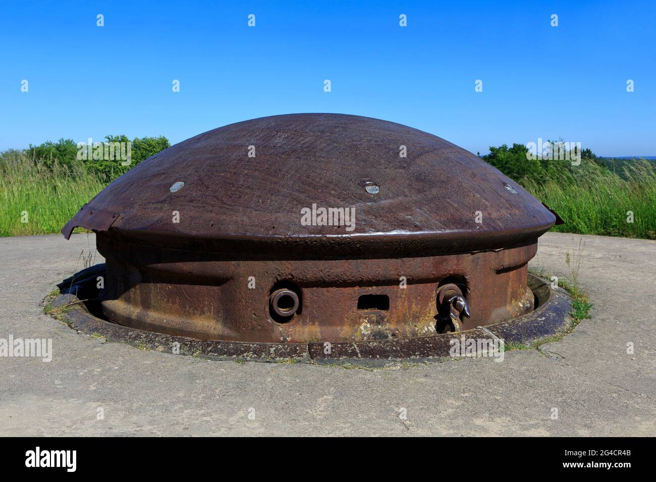 A First World War machine gun turret at Fort Douaumont (Fort de ...