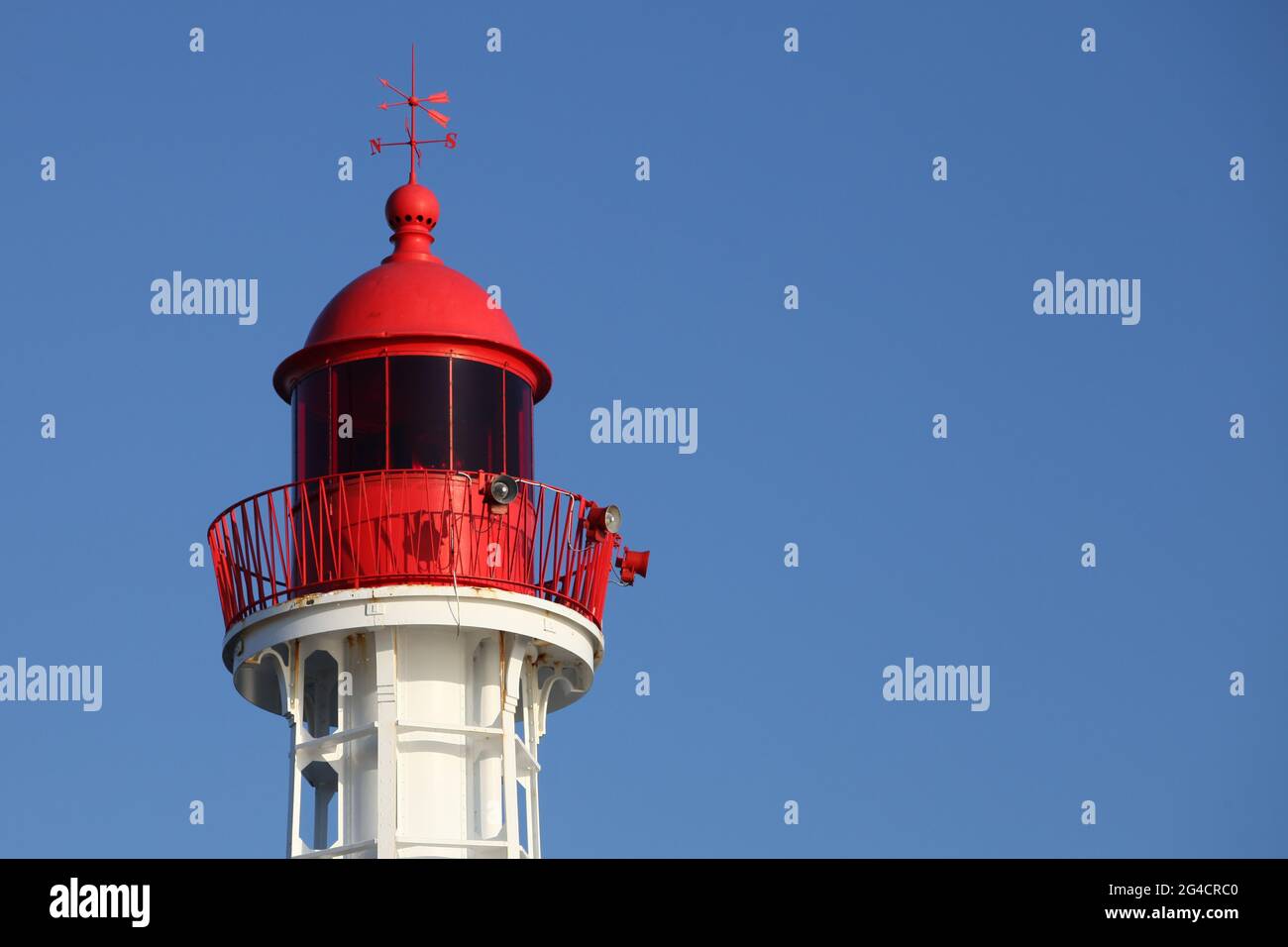 Red lighthouse under sunlight hi-res stock photography and images - Alamy