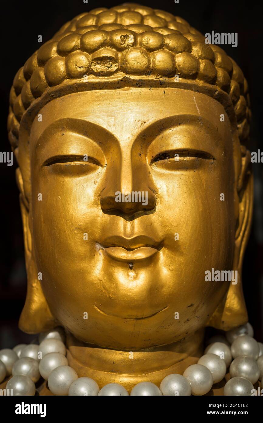 Smiling golden buddha statue hi-res stock photography and images - Alamy