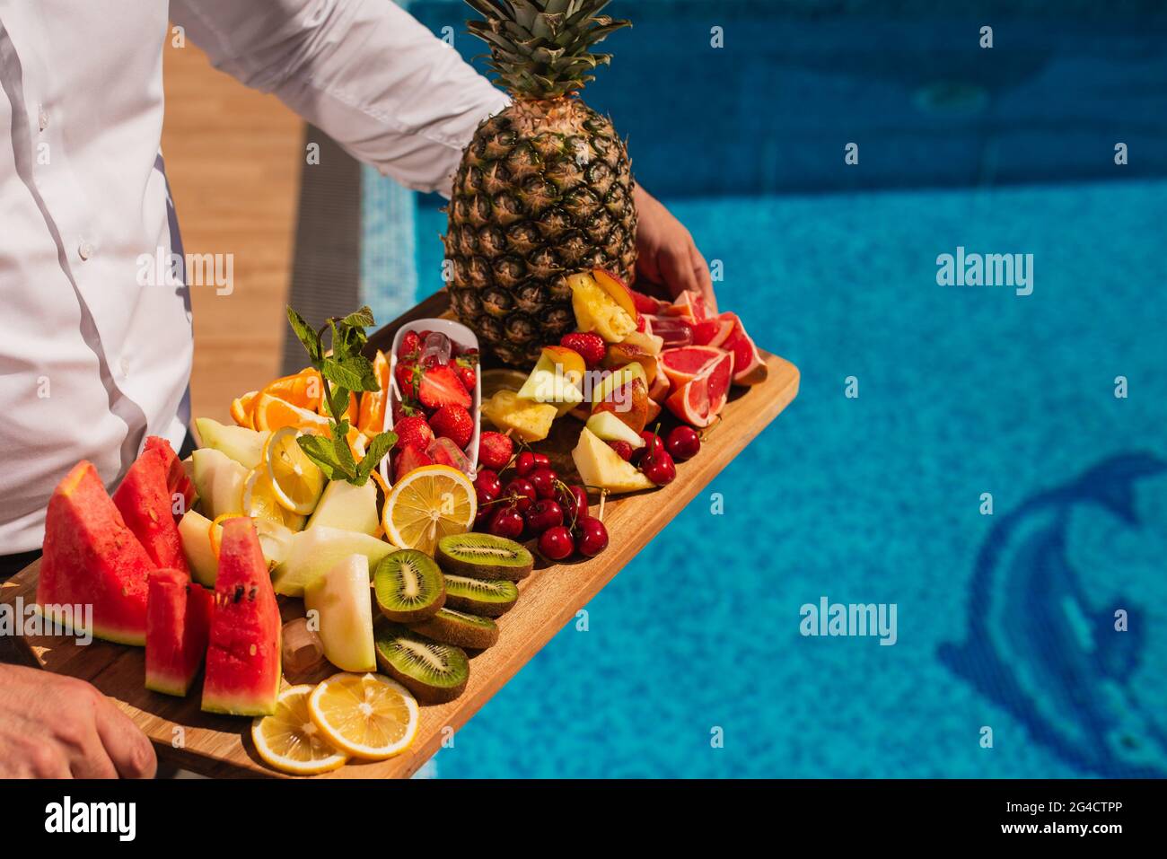 Food waiter pool hi-res stock photography and images - Alamy