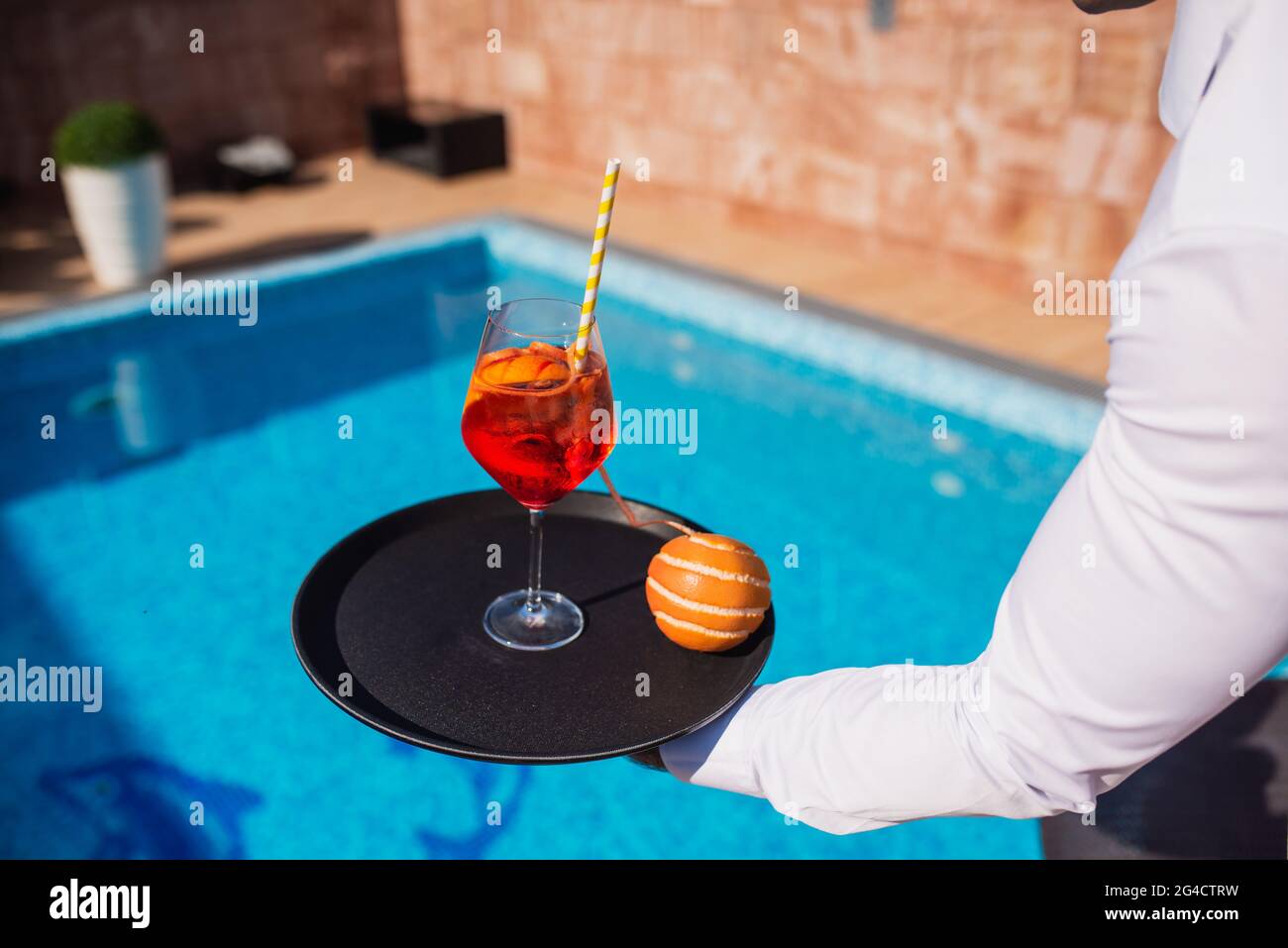 Food waiter pool hi-res stock photography and images - Alamy
